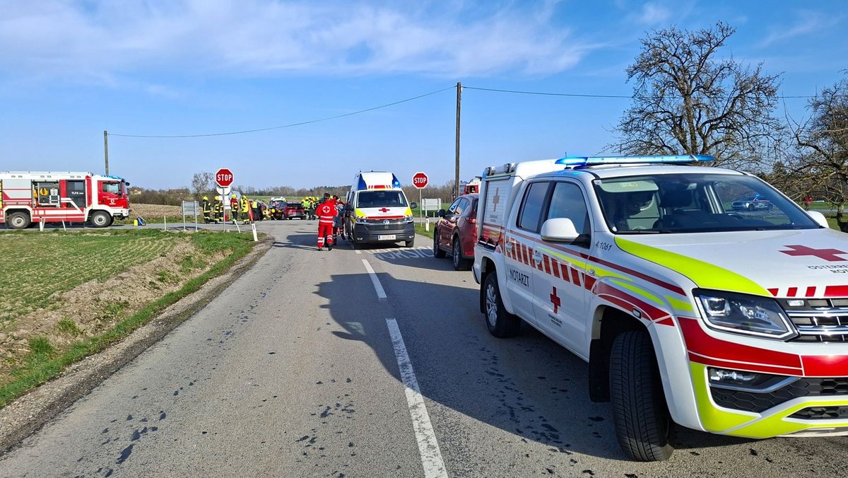 Verkehrsunfall mit PKW - FF Eggerding